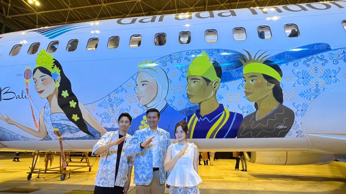 16 Karakter Suku Indonesia Menempel di Badan Pesawat Garuda Indonesia ...